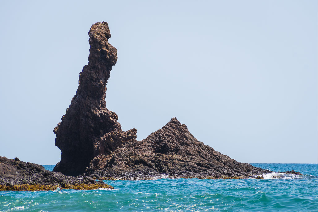 Cala Rajá en Cabo de Gata: La Fascinante Cala del Dedo